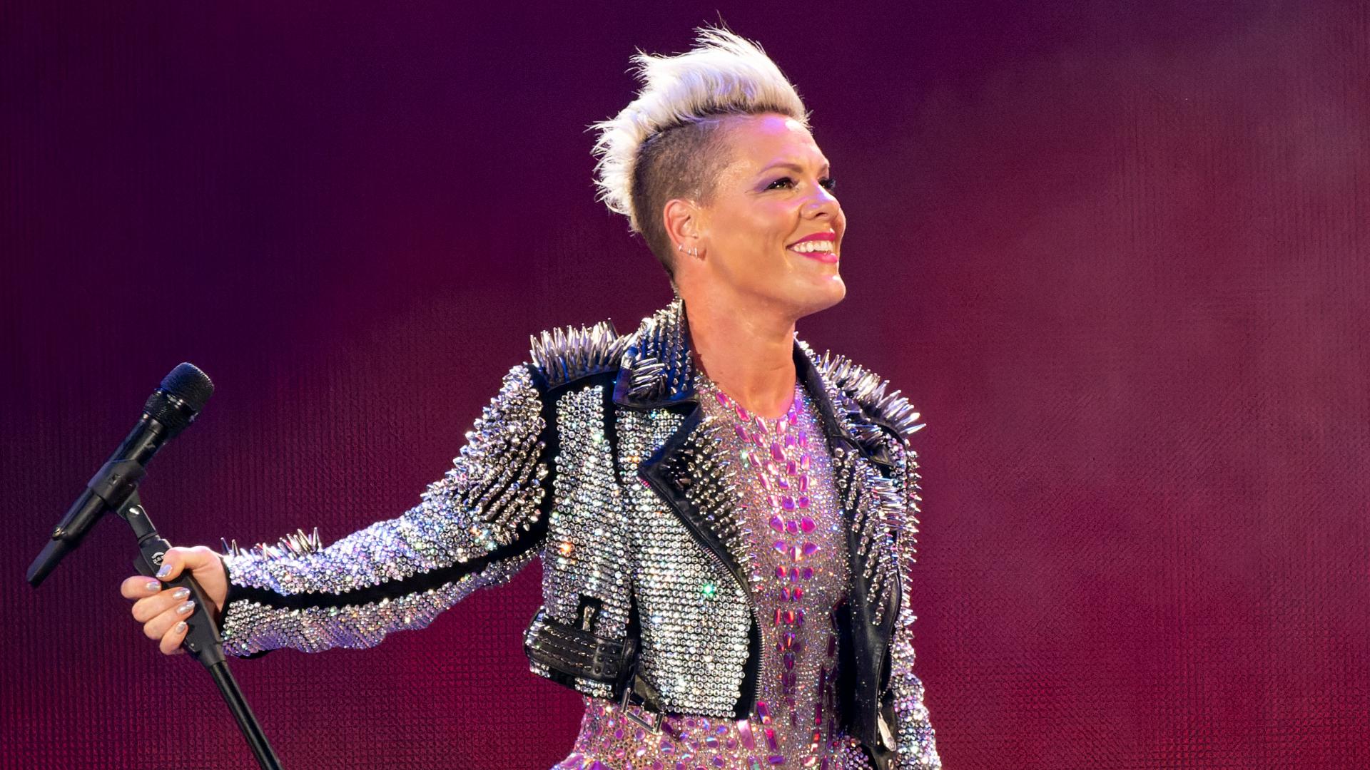 Singer Pink spends New Year's Eve in hospital | kens5.com