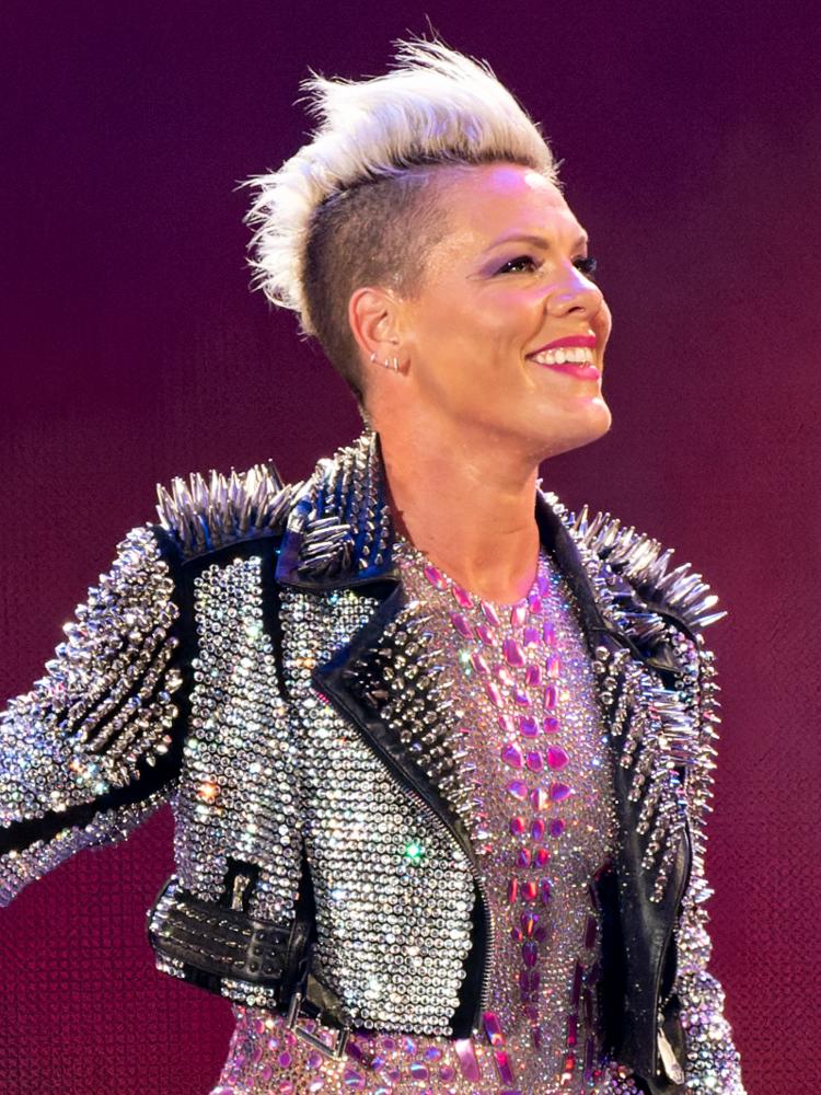 Singer Pink spends New Year's Eve in hospital | kens5.com