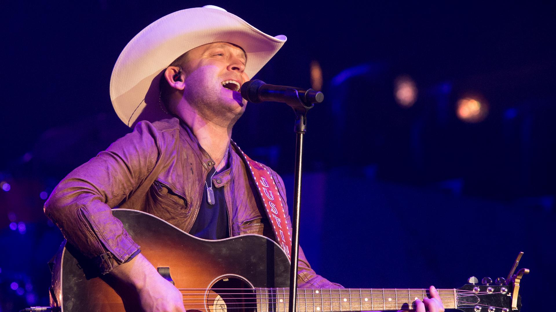 Country singer Justin Moore announces break from tour | kens5.com