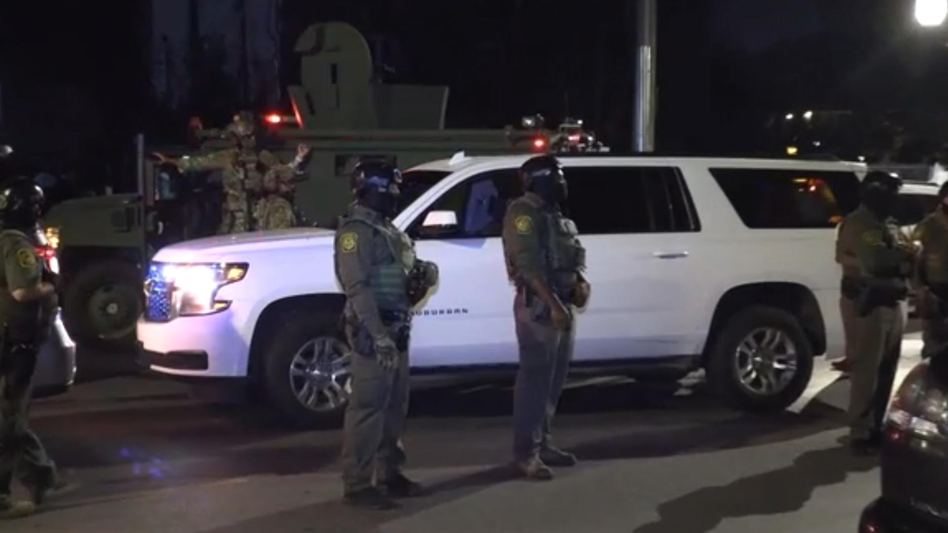 ICE in Chicago: Agents raid Chicago South Shore apartment building | kens5.com