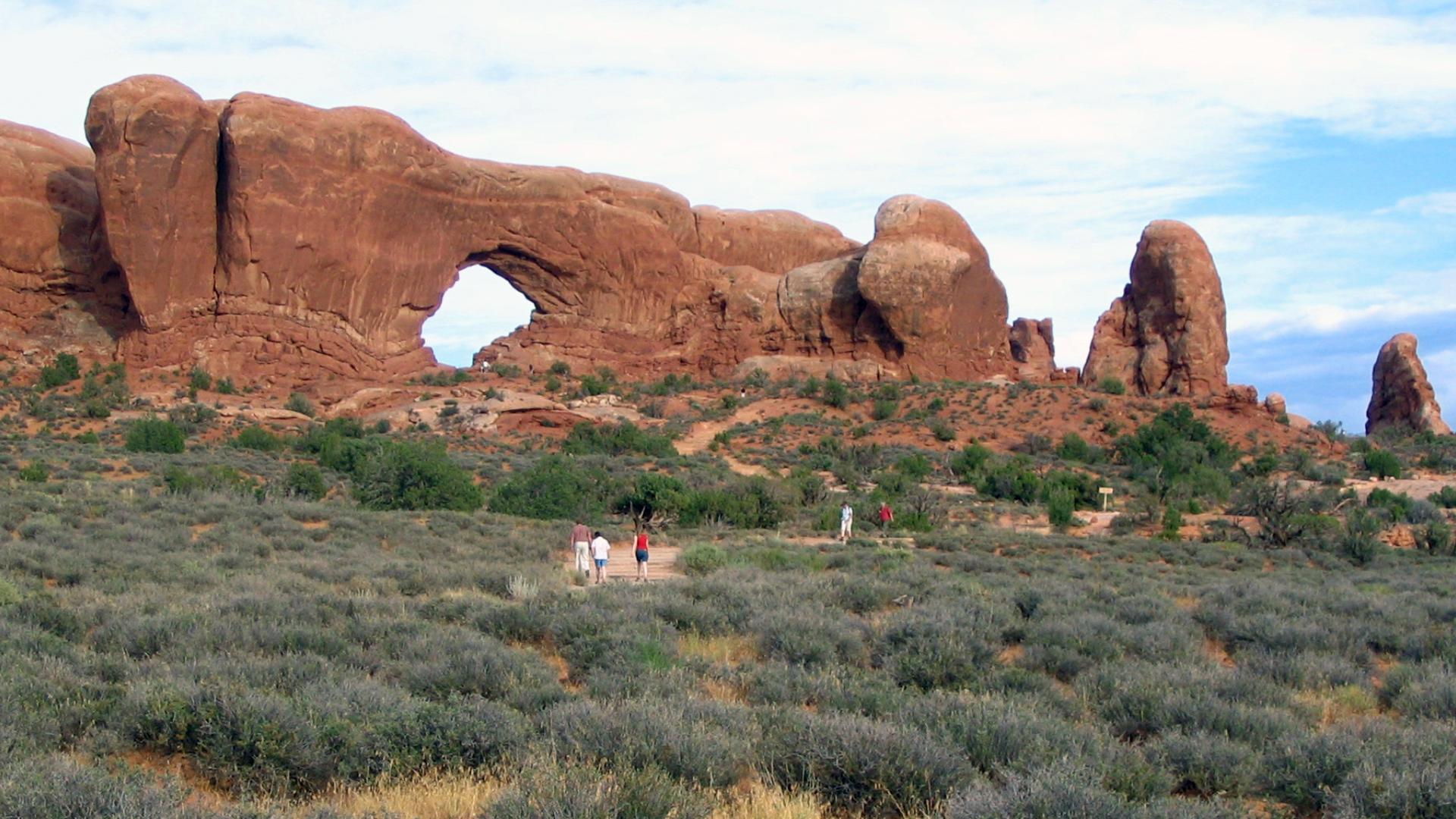 Hiker rescued from quicksand in Utah national park | kens5.com