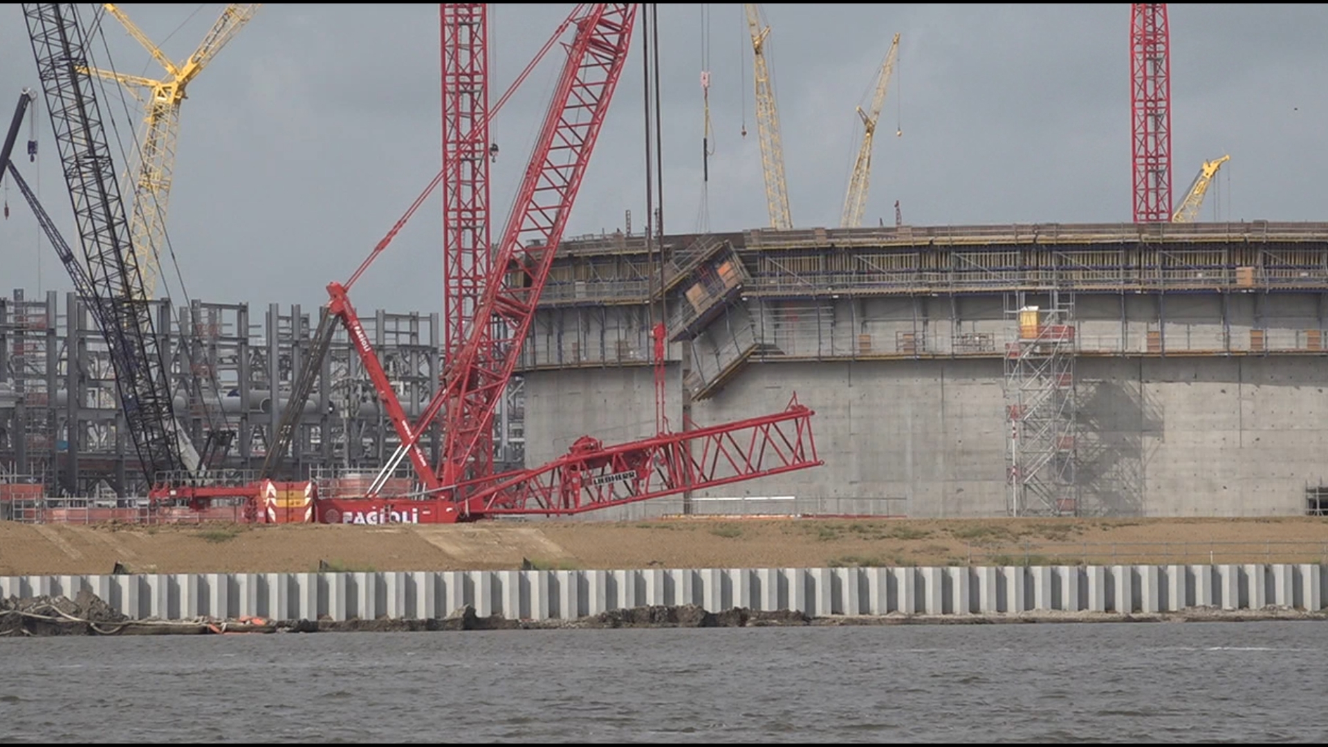 Scaffolding collapse kills 2 at Port Arthur LNG site | kens5.com