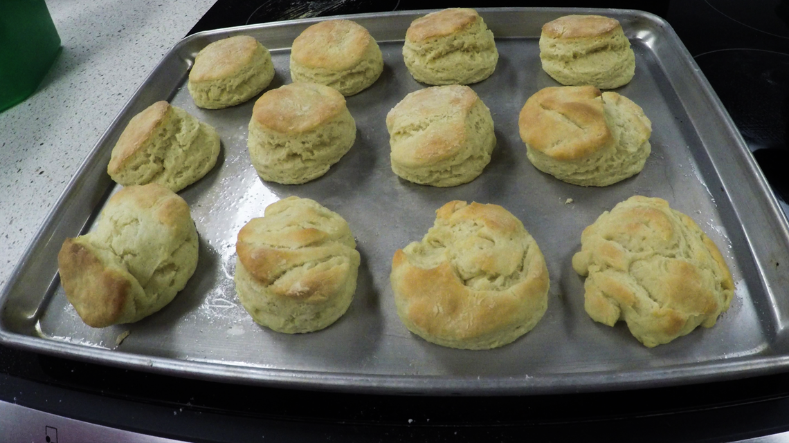 Celebrity Chefs bake biscuits with military families at Fort Sam ...