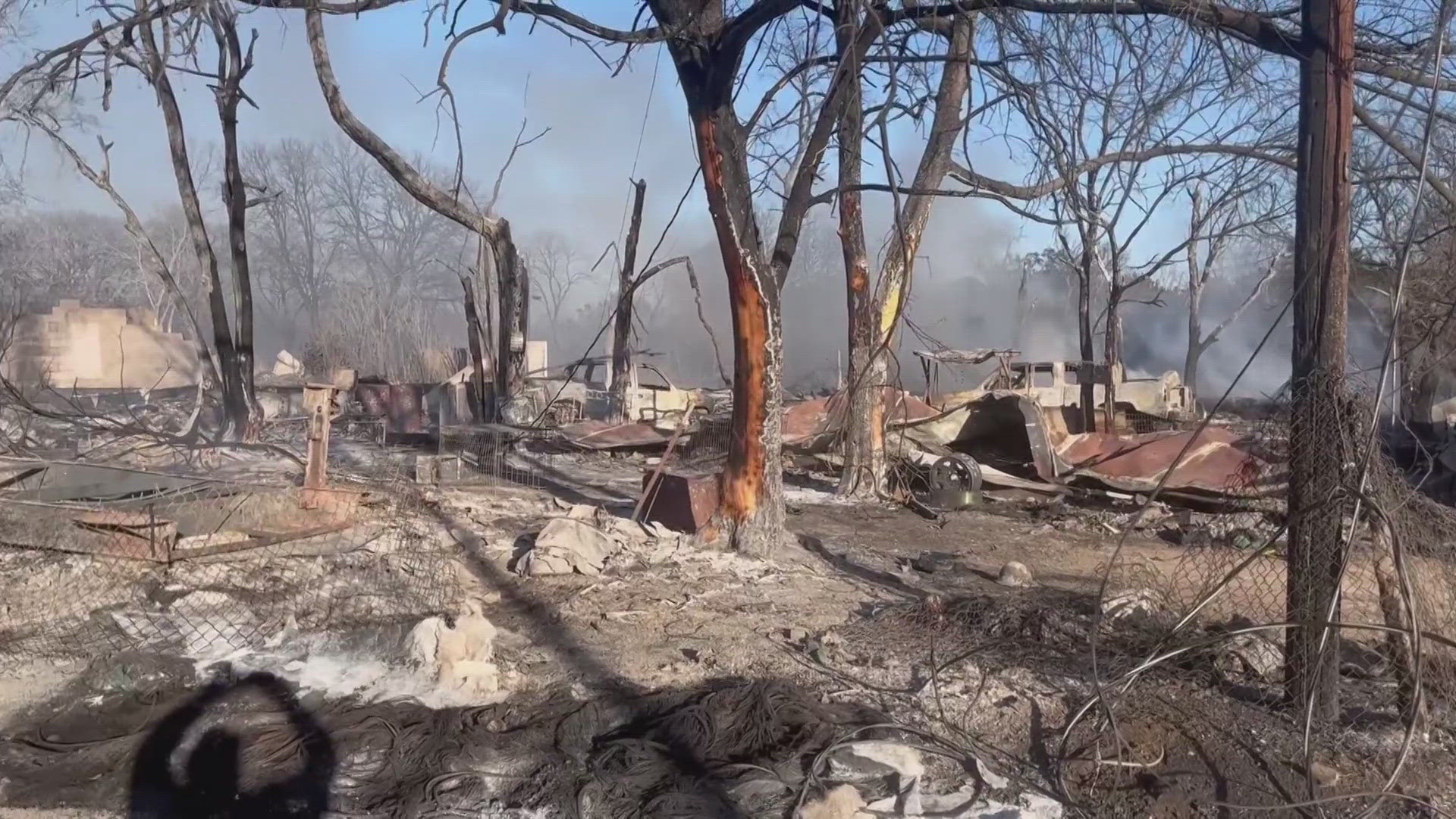 Saddle Fire devastates Bandera County homes, residents help out | kens5.com