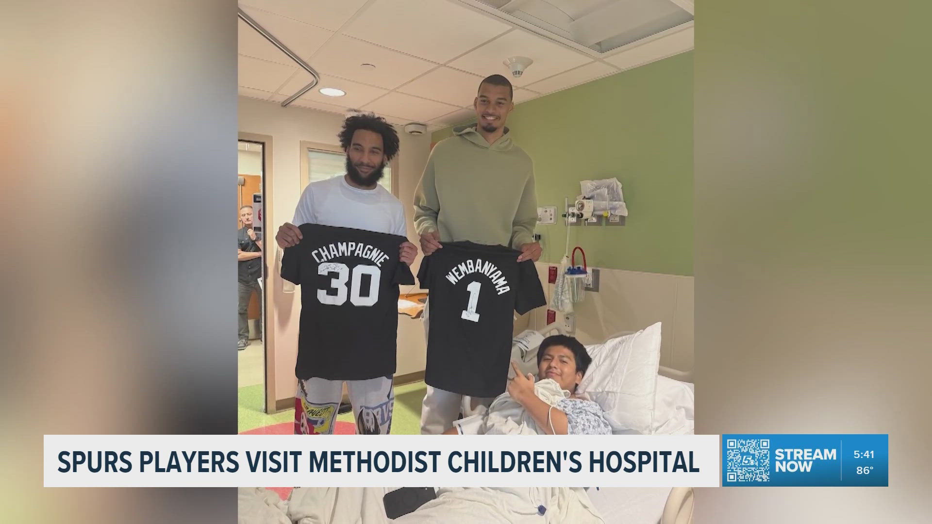 Wemby and Champagnie bring joy to kids in hospital | kens5.com