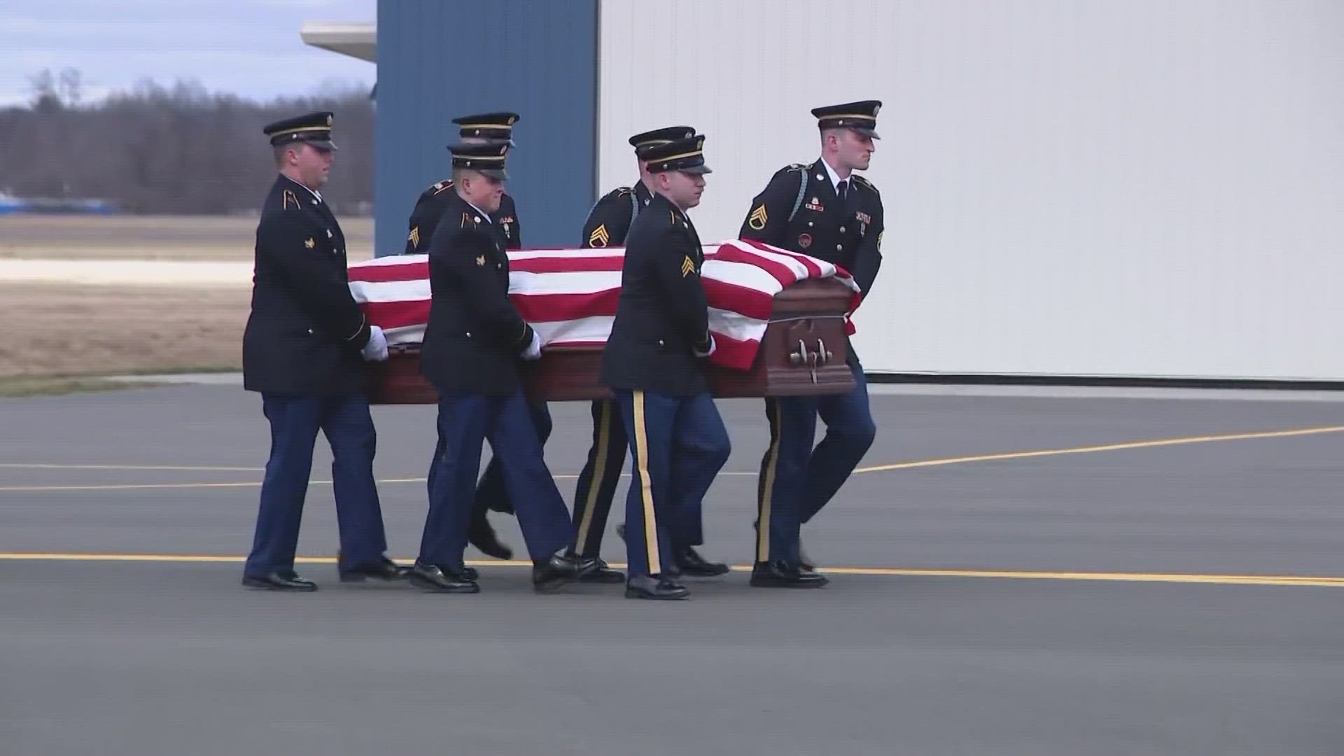 Mourners line street to honor two U.S. Army National Guard soldiers ...
