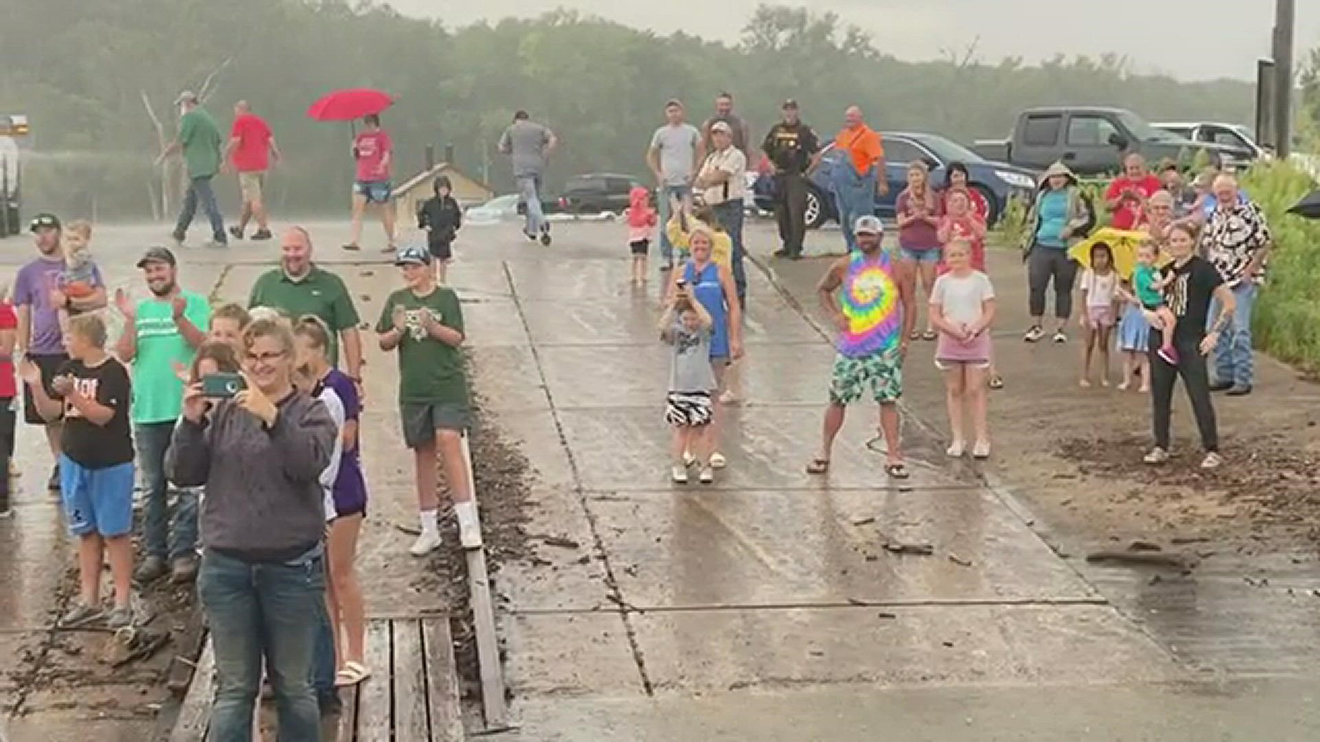 Pumpkin grower paddles giant gourd down river hoping to break Guinness ...