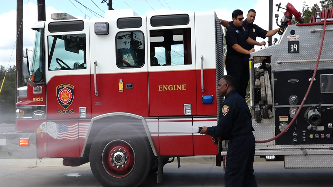 SAFD heroes honored for rescuing woman from fire | kens5.com