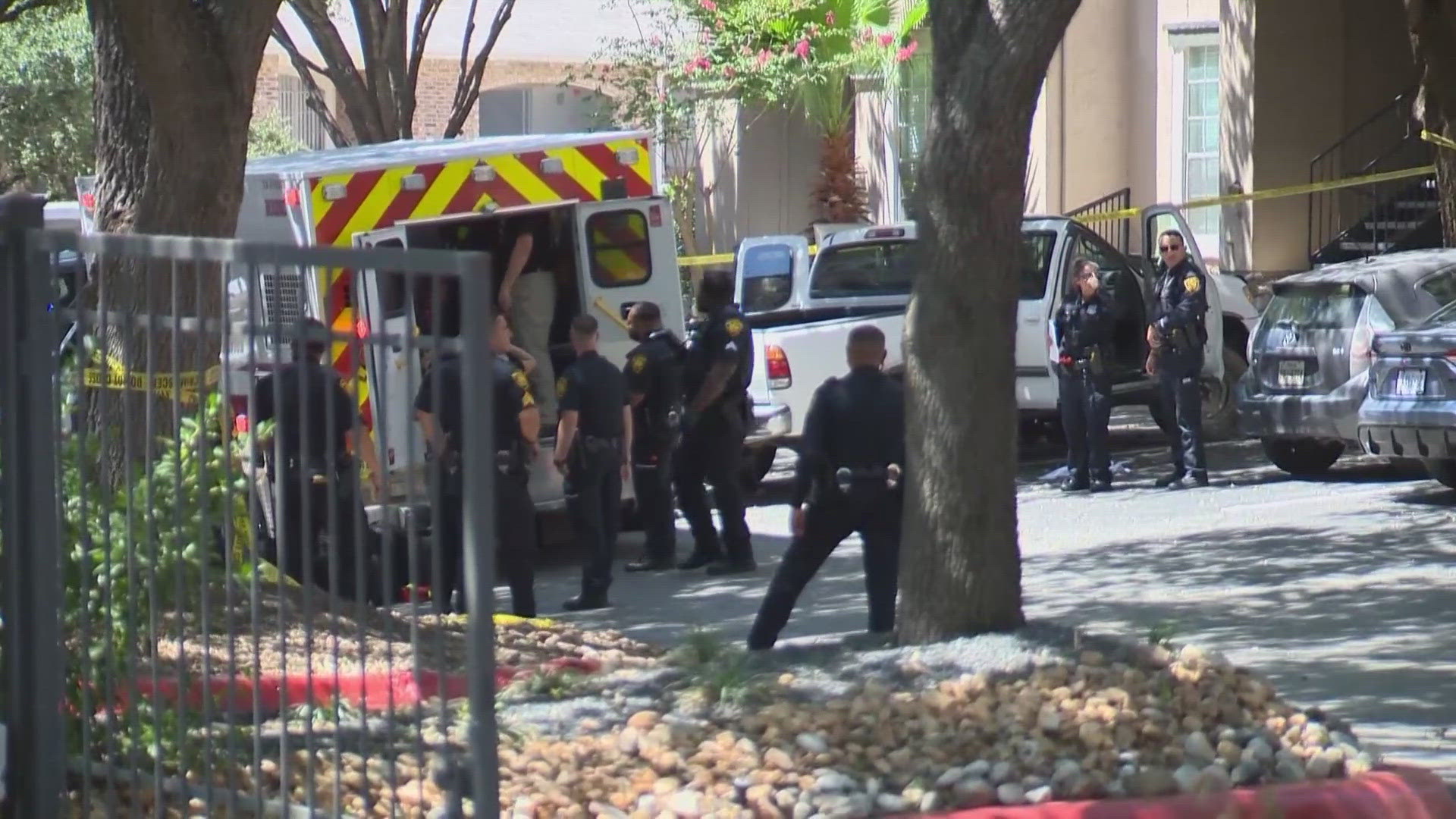 1 dead in shooting at San Antonio apartment complex | kens5.com