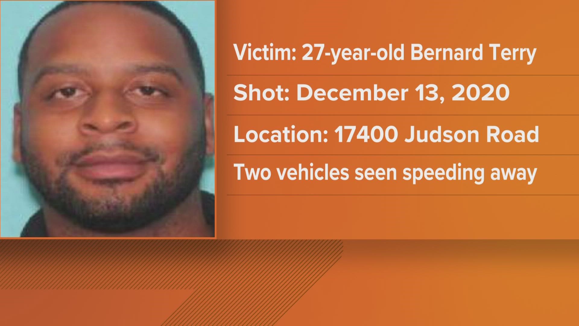 Two suspects manage to escape after stealing 'large amount of cash ...