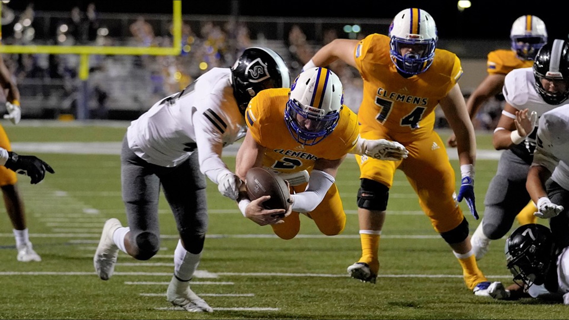 Return of senior QB Max DiDomenico gives defending 26-6A champ Clemens ...