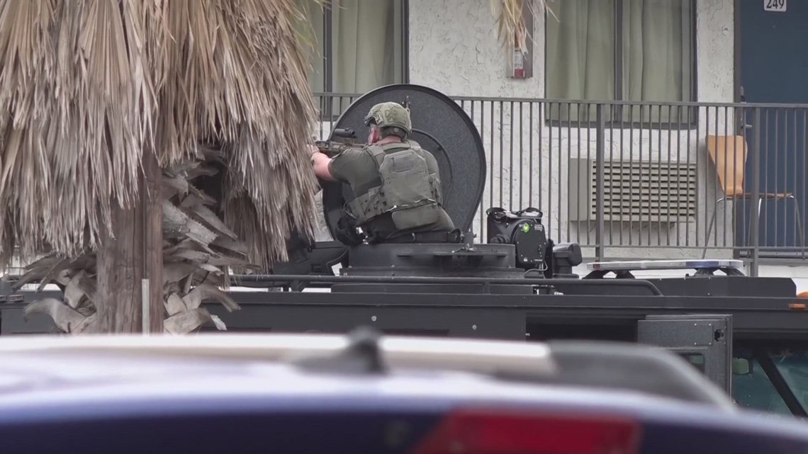 SAPD: Robbery suspects barricaded inside northeast-side prompts SWAT ...
