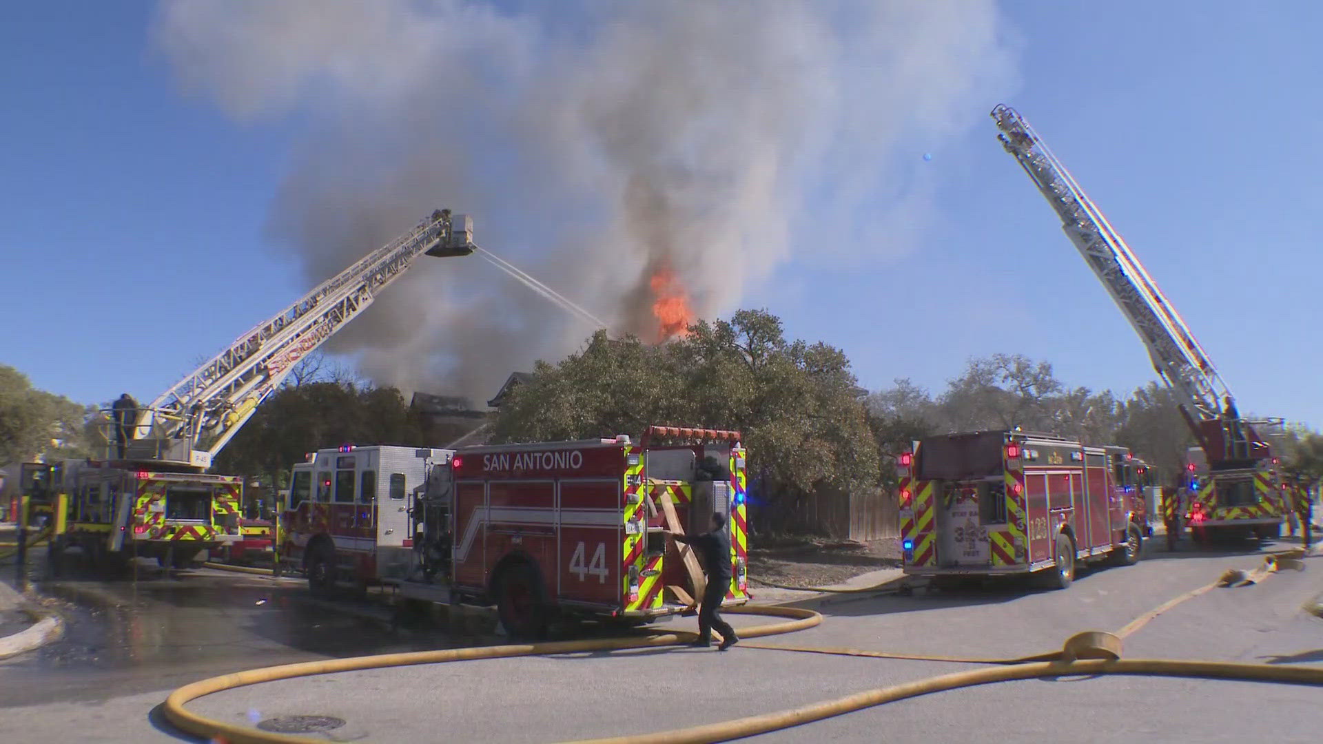 Fire crews battle massive blaze in far west Bexar County | kens5.com