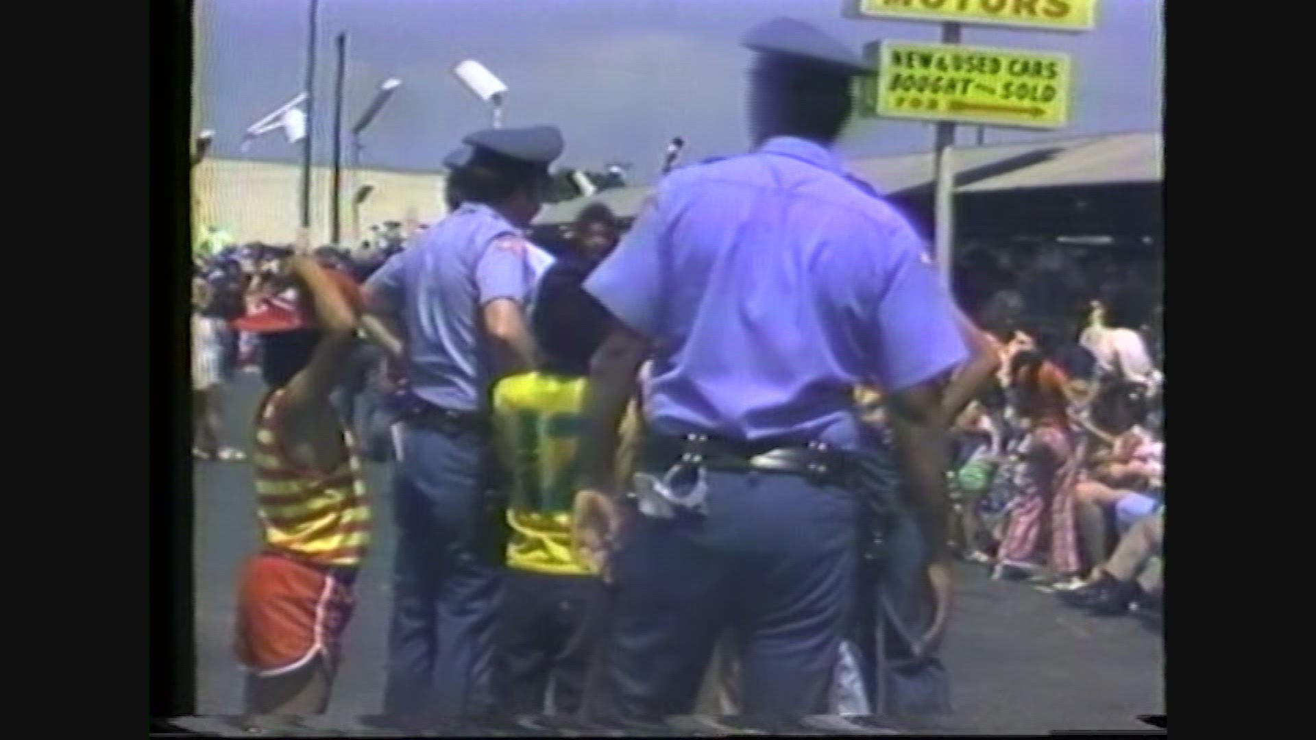 Deborah Knapp speaks to frantic crowd in the wake of 1979 Battle of ...