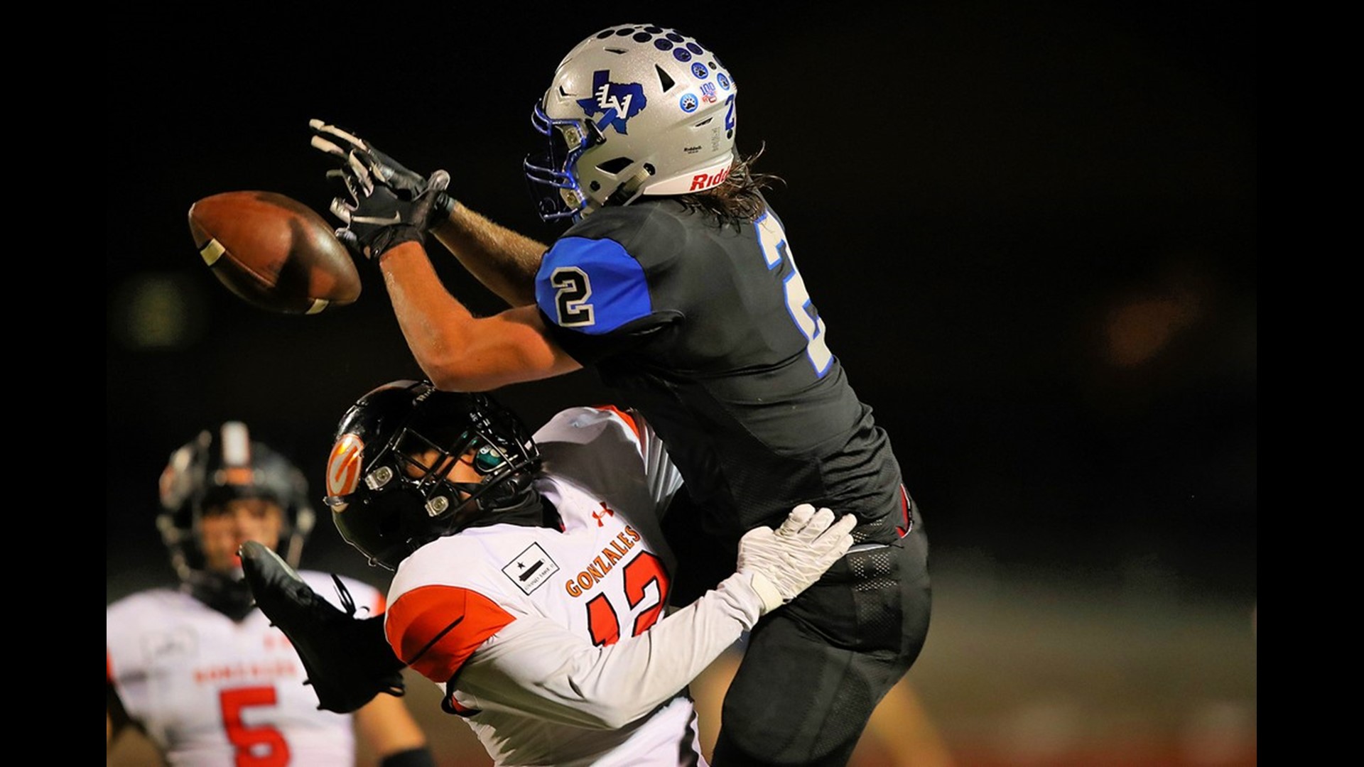 PHOTO GALLERY: La Vernia Bears beat Gonzales Apaches 47-16 | kens5.com