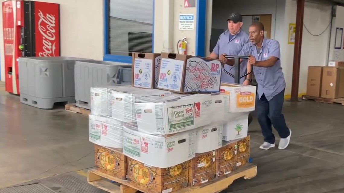 SeaWorld Makes Splashy Donation Of 6 000 Pounds Of Food To SA Community seaworld-makes-splashy-donation-of-6-000-pounds-of-food-to-sa-community
