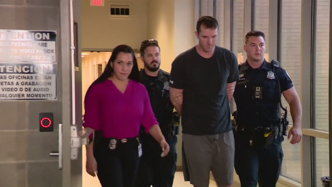 NEISD teacher accused of having improper relationship with 17-year-old student, police say ...