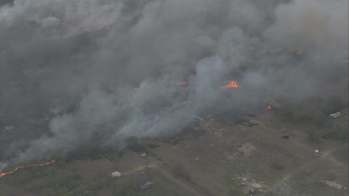 40 acres burn during large brush fire in southeast Bexar County | kens5.com