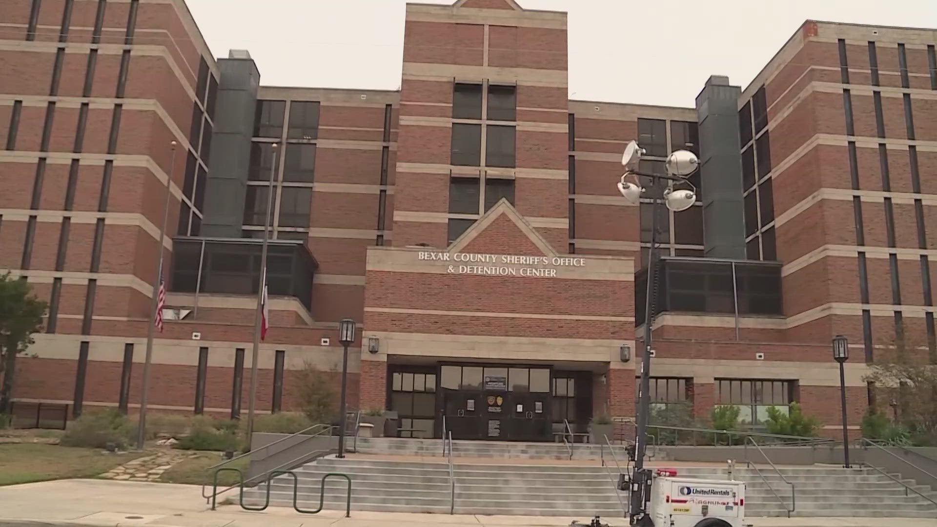 10th Bexar County jail inmate dead in 2025 after alleged seizure | kens5.com