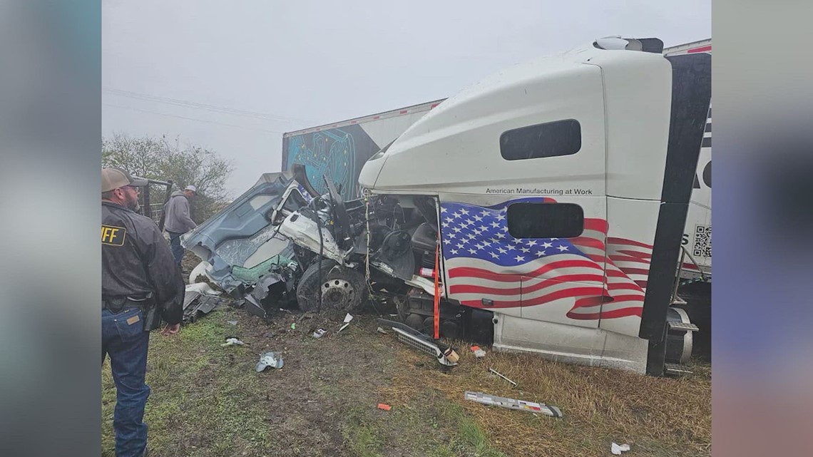 18-wheeler crashes and jackknifes in Medina County, impacting traffic ...