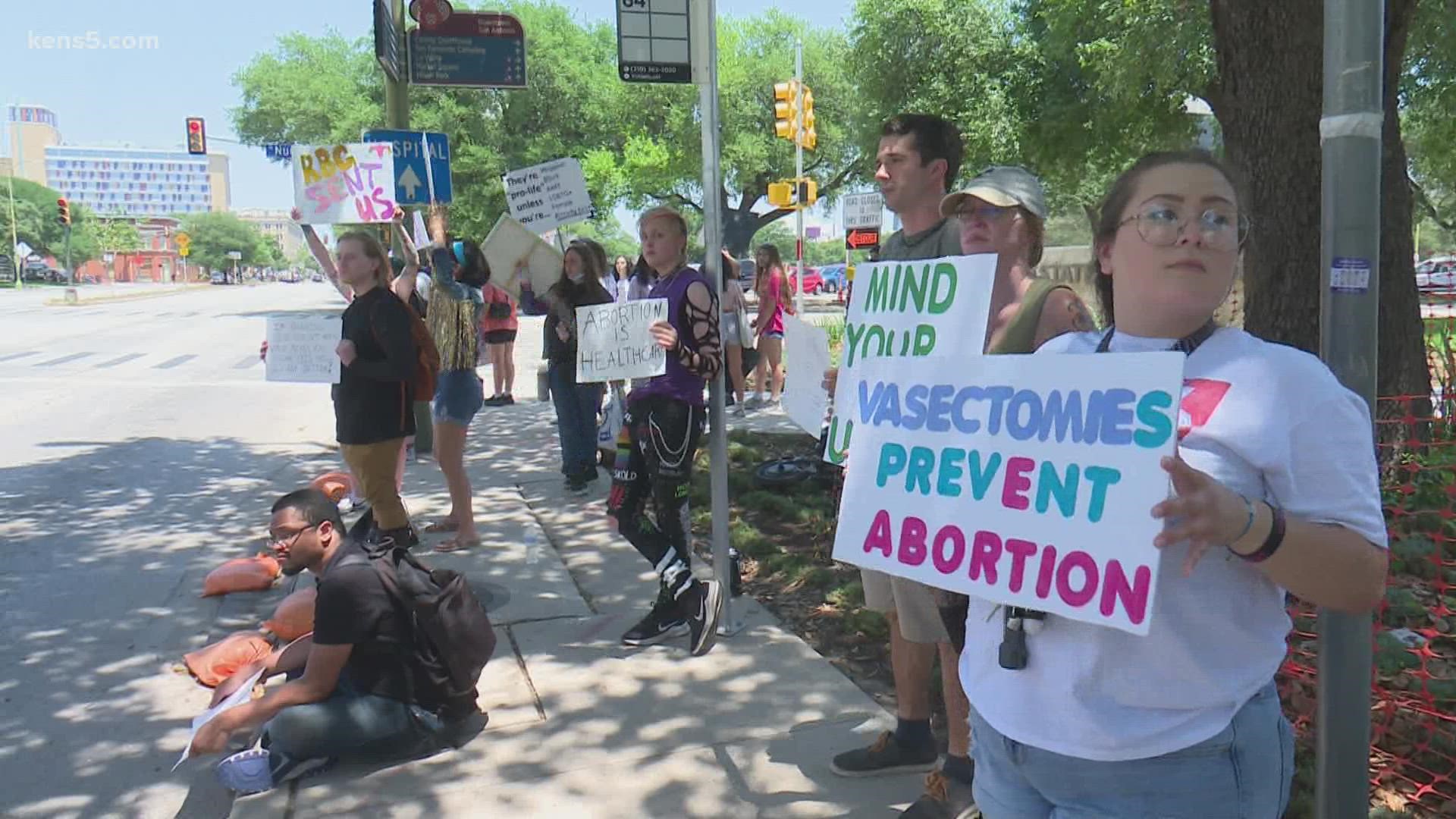 Dozens rally downtown San Antonio in favor of abortion rights | kens5.com