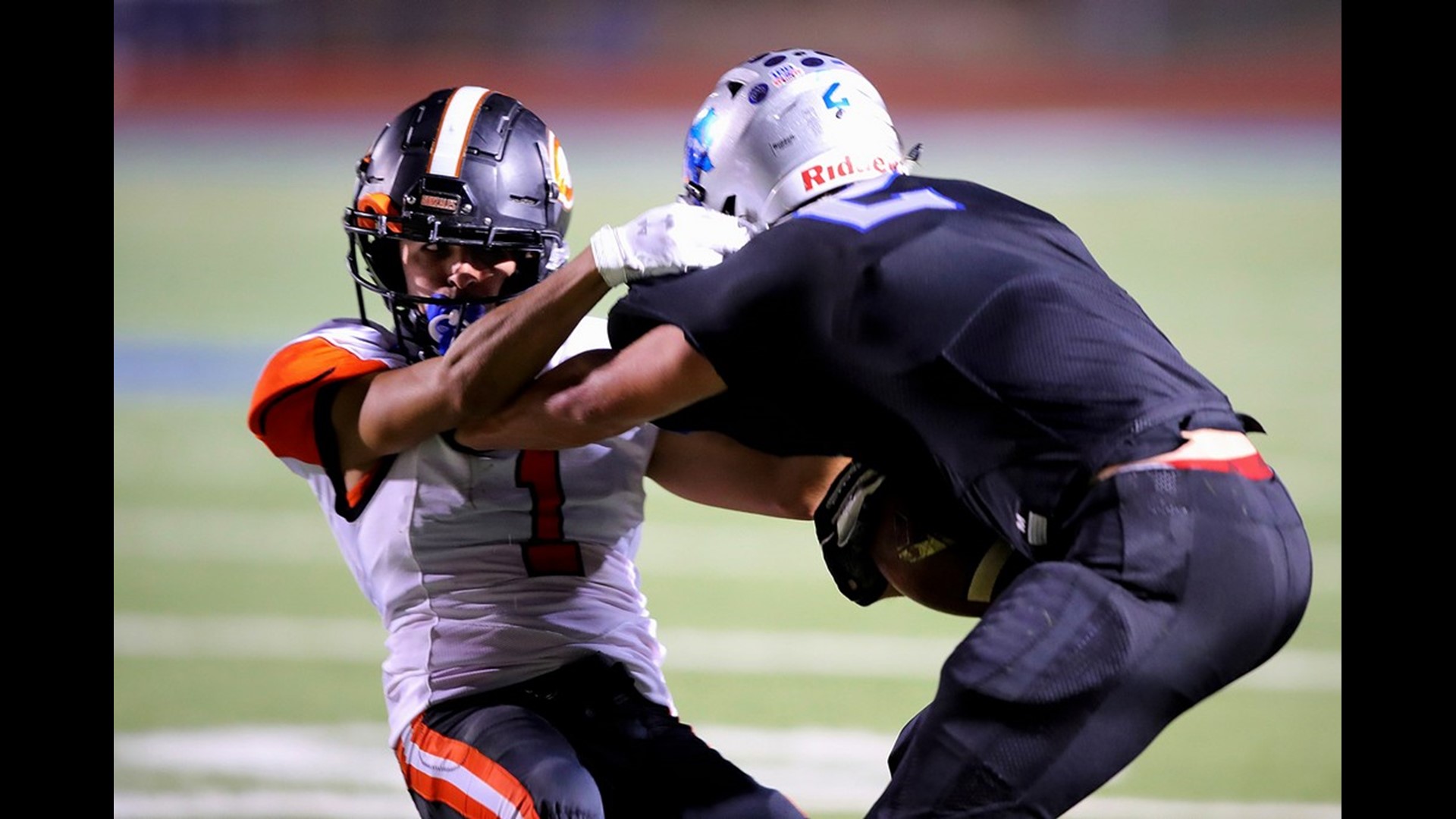 PHOTO GALLERY: La Vernia Bears beat Gonzales Apaches 47-16 | kens5.com