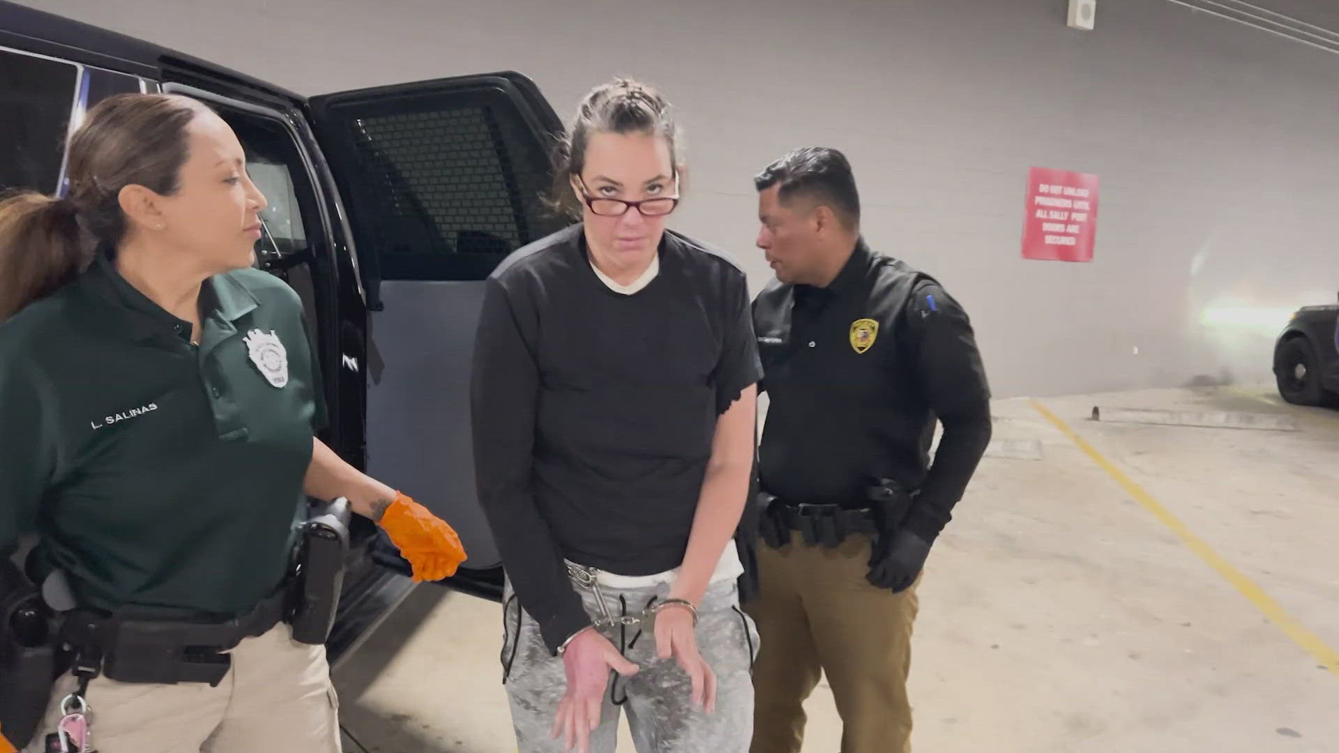 Murder suspect extradited to Bexar County after husband found dead in a ...
