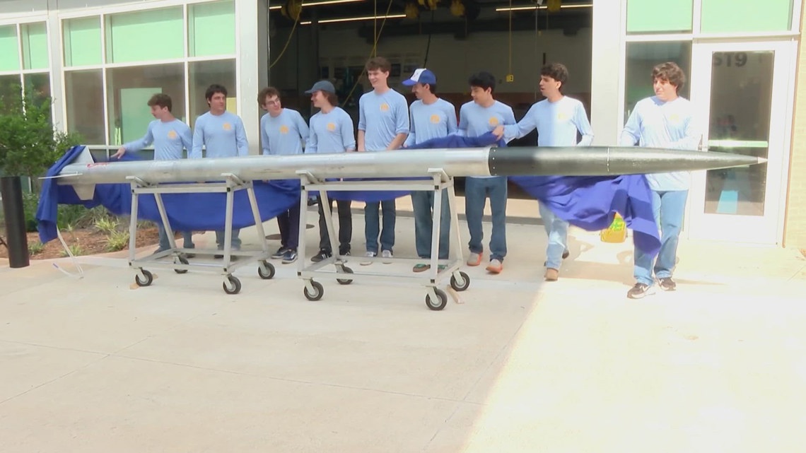 Alamo Heights High School students show off rocket they designed, built ...