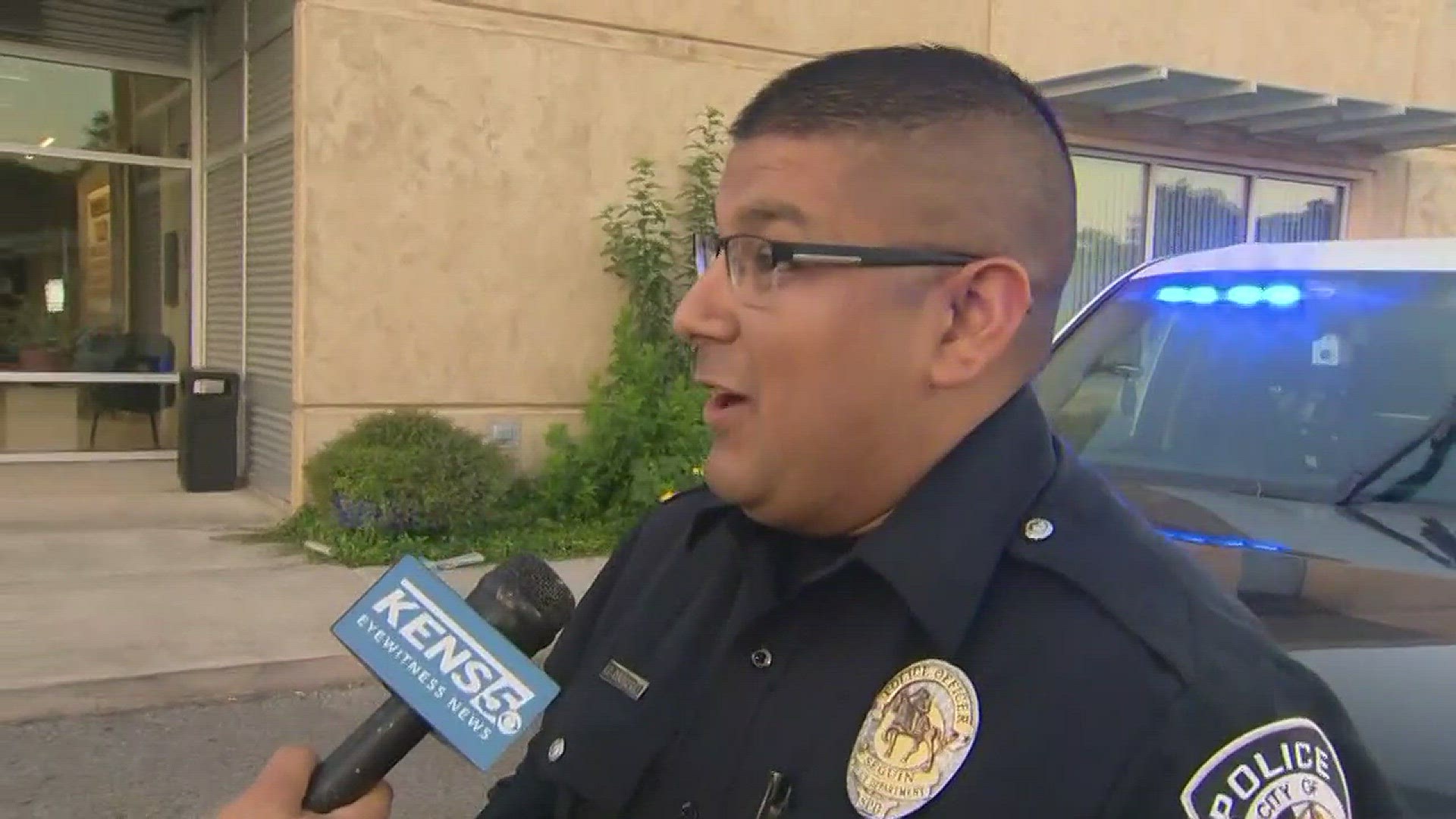 Seguin Police passing out 'Cop Cards' to children | kens5.com