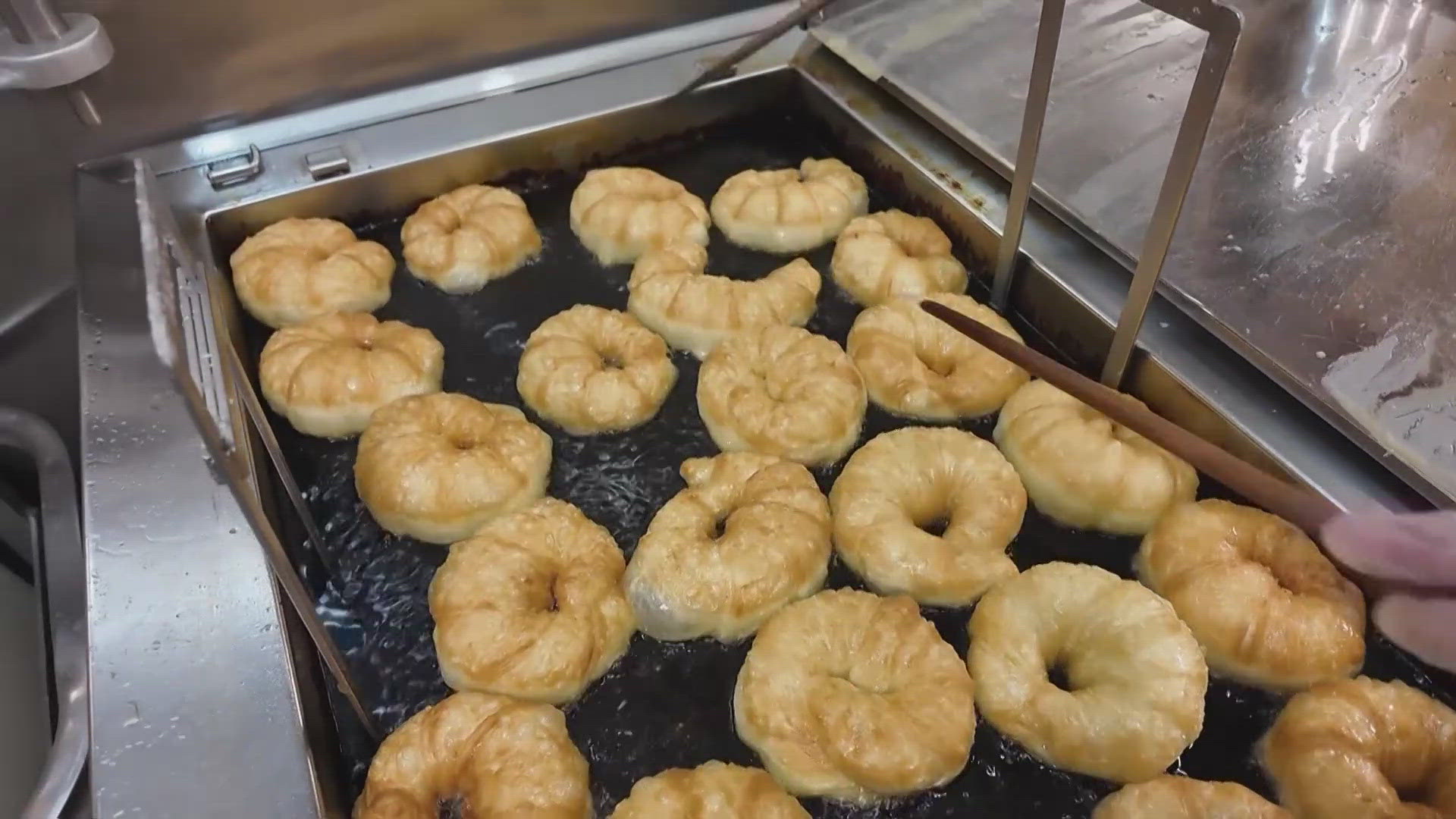 Glazed croissant donut at H-E-B bakeries goes viral | kens5.com