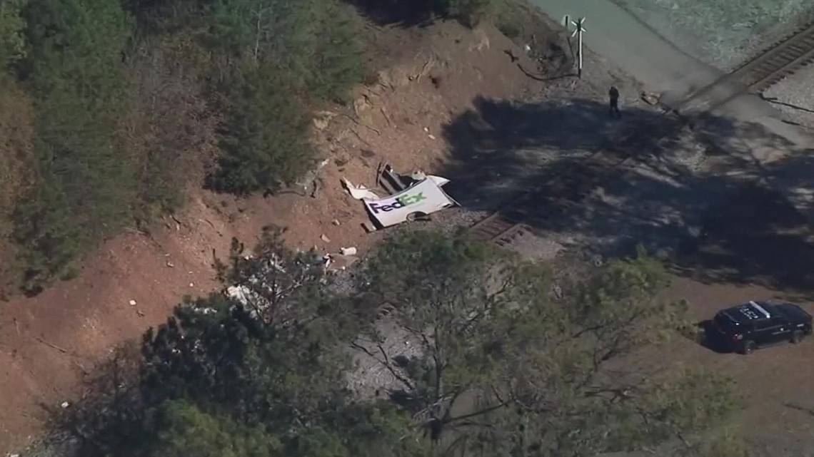 Fed-Ex driver killed in crash with Amtrak train | kens5.com