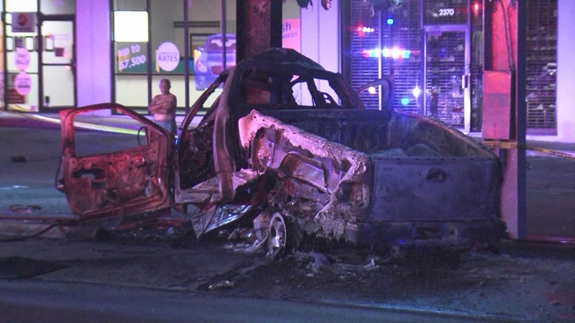 Man dies in fiery southeast-side crash after crashing into sign | kens5.com