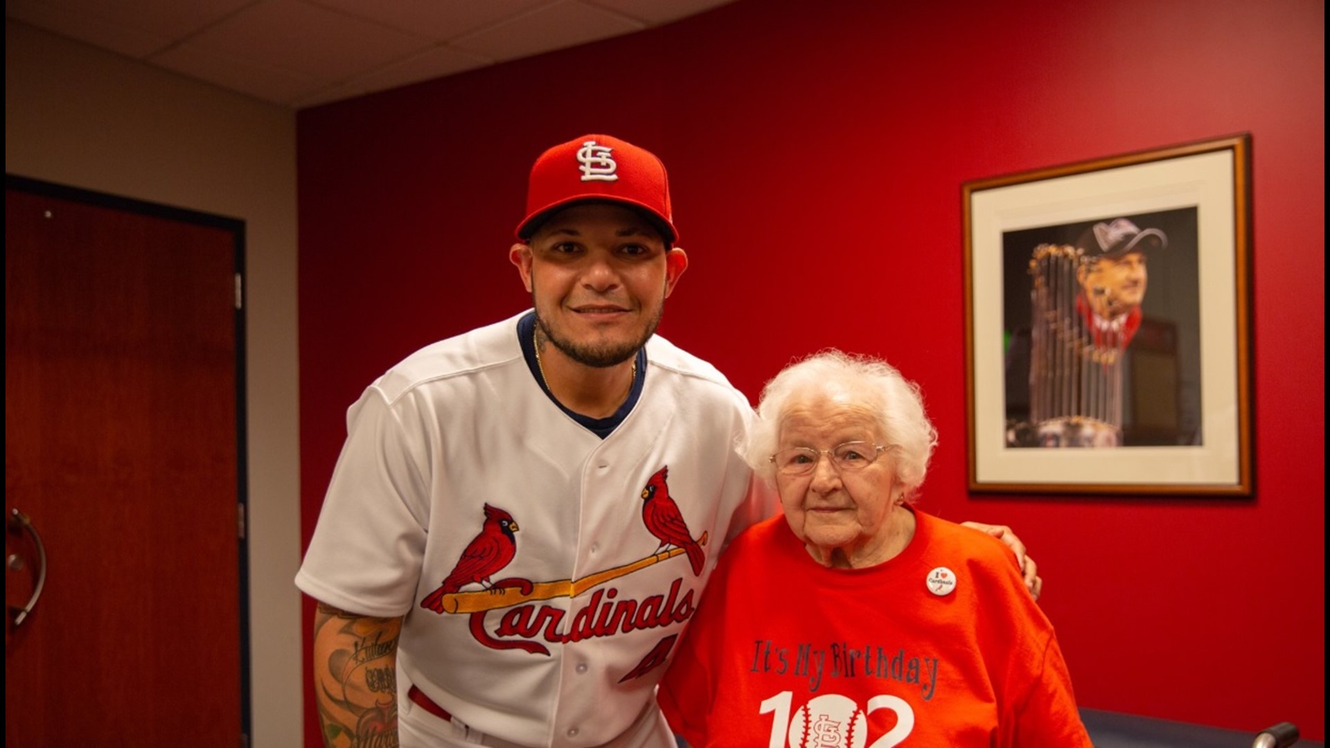 Jo Janis celebrates her 102nd birthday with Yadier Molina | kens5.com