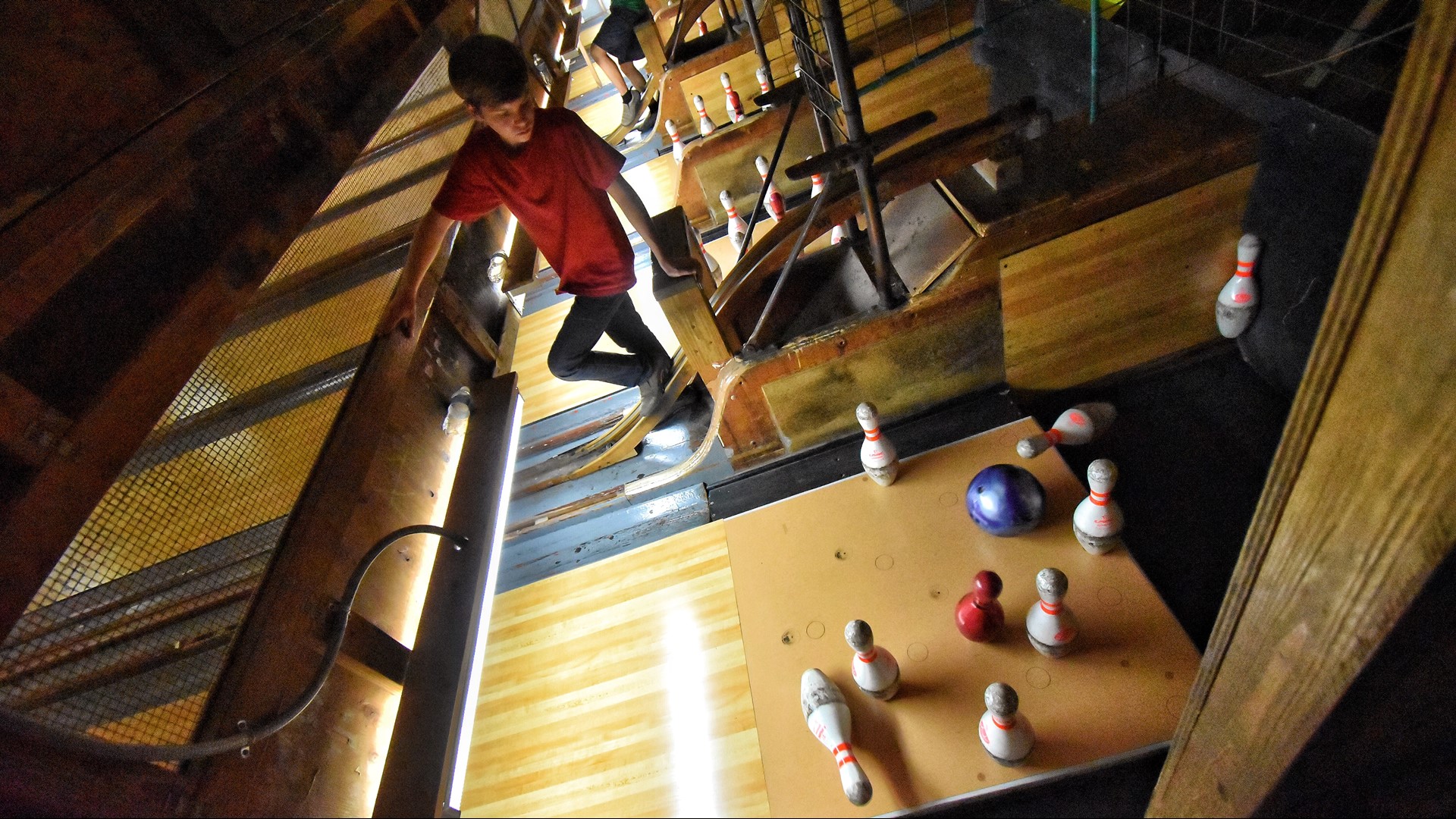 Texas Niners: The last bastion of nine-pin bowling lives on in San ...