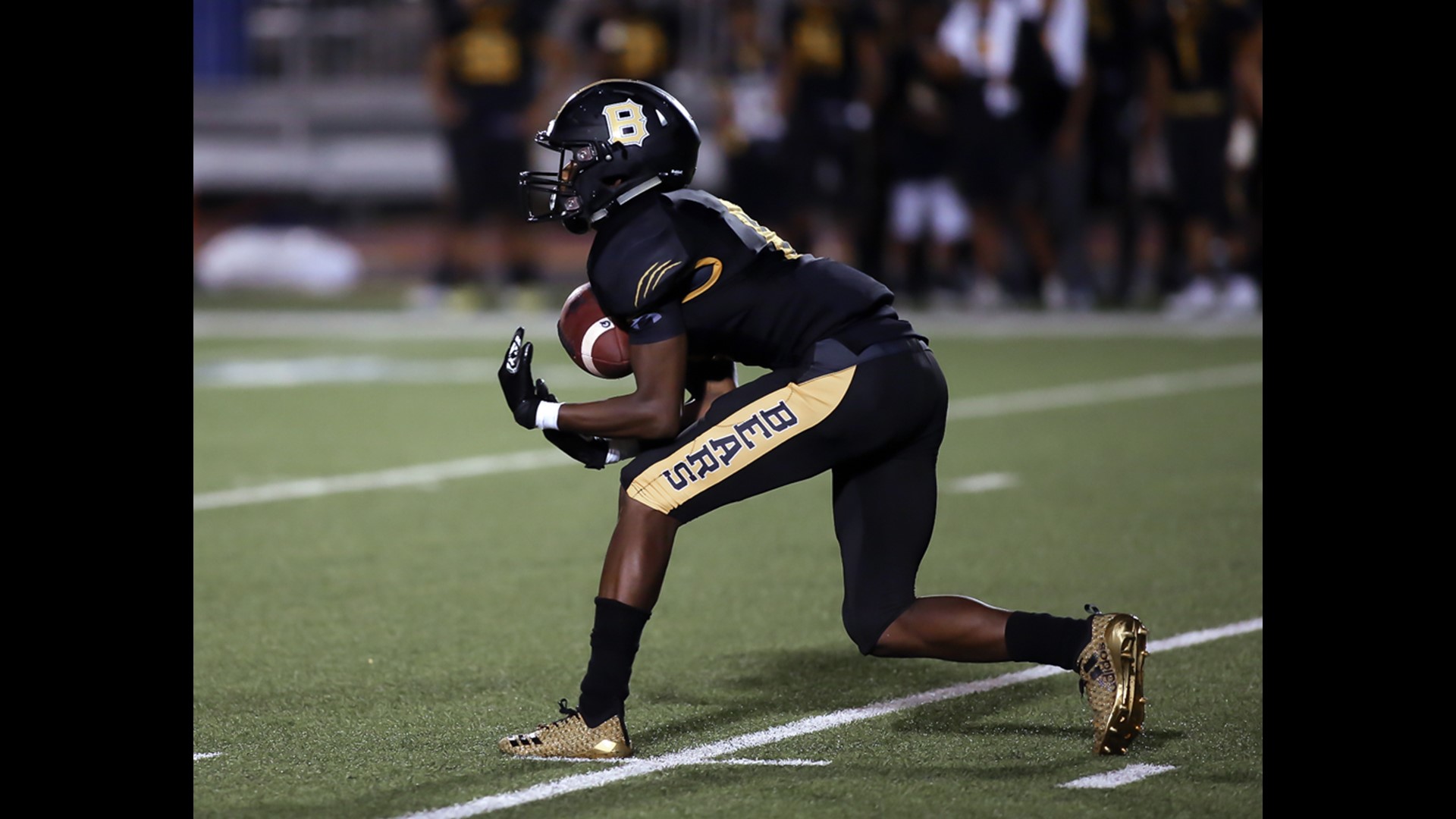 PHOTOS: Warren Warriors defeat Brennan Bears 33-21 | kens5.com
