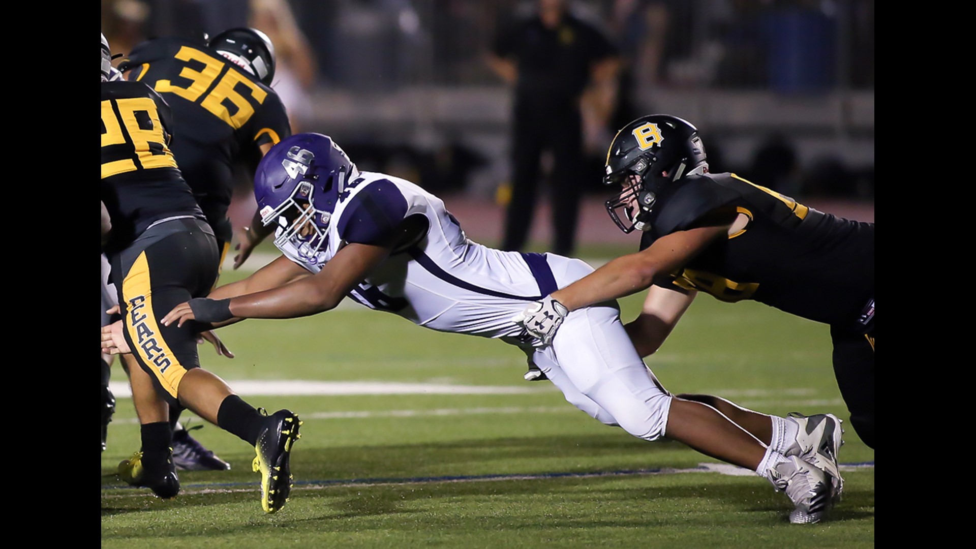PHOTOS: Warren Warriors defeat Brennan Bears 33-21 | kens5.com