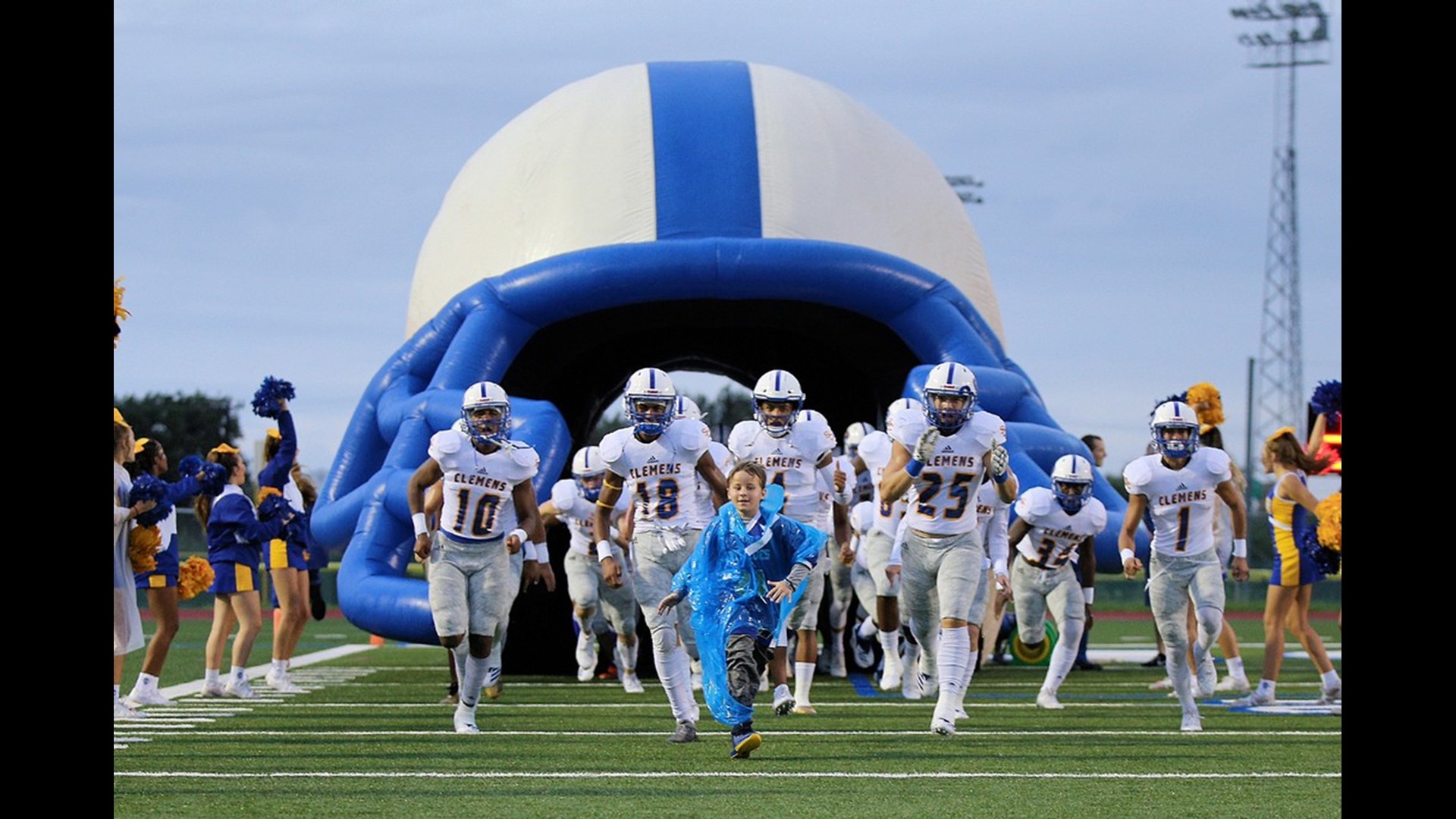 FOOTBALL PHOTOS: Reagan Rattlers defeat Clemens Buffaloes | kens5.com