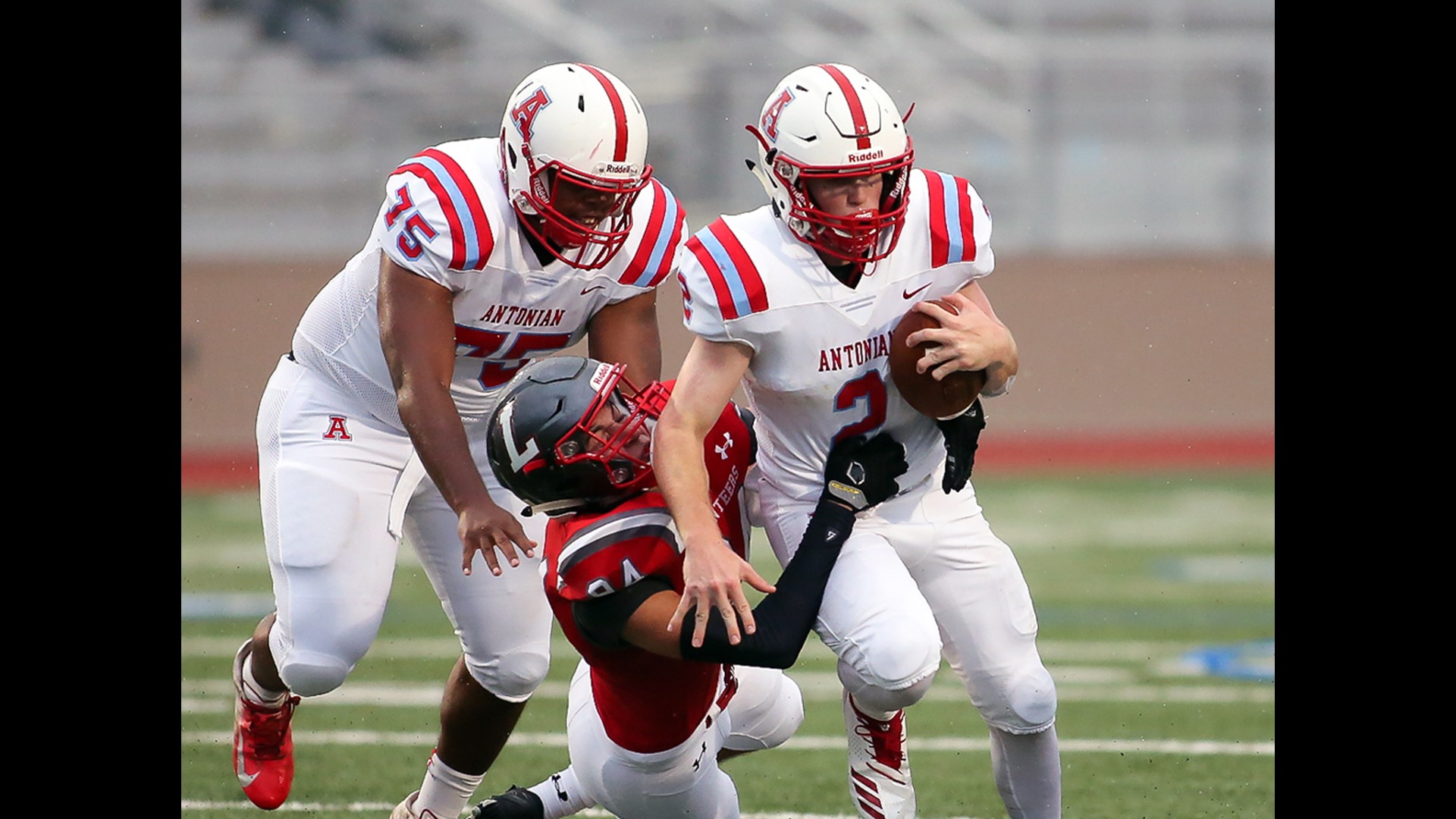 FOOTBALL PHOTOS: Antonian Apaches beat Lee Volunteers | kens5.com