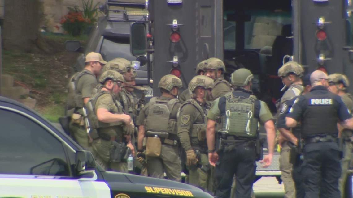 Two in custody after armored truck robbery, SAPD says; one man still on ...