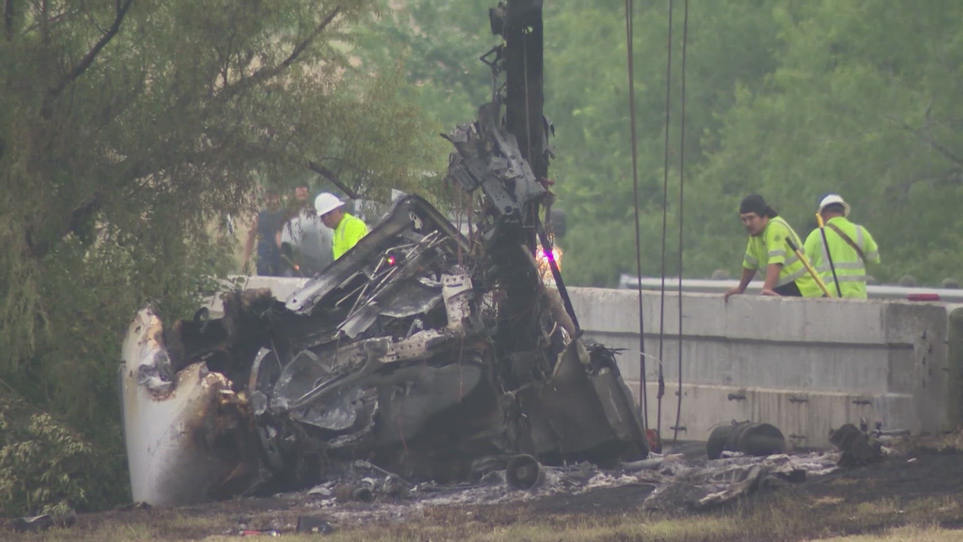 Big rig fire shuts down I-35 North in south San Antonio | kens5.com