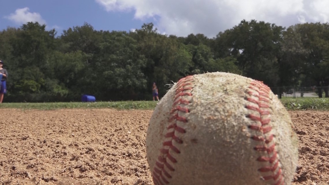 Alamo Heights baseball team helps kids revamp community baseball field ...