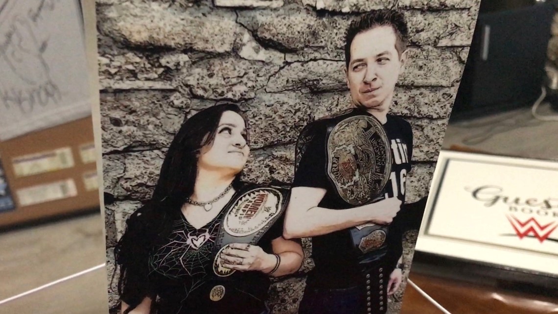Two WWE fans going all out for wrestling-themed wedding | kens5.com