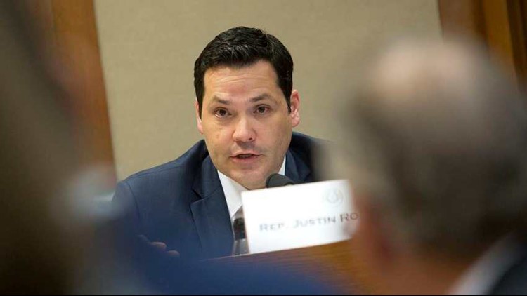 State Rep. Justin Rodriguez sworn in as County Commissioner | kens5.com