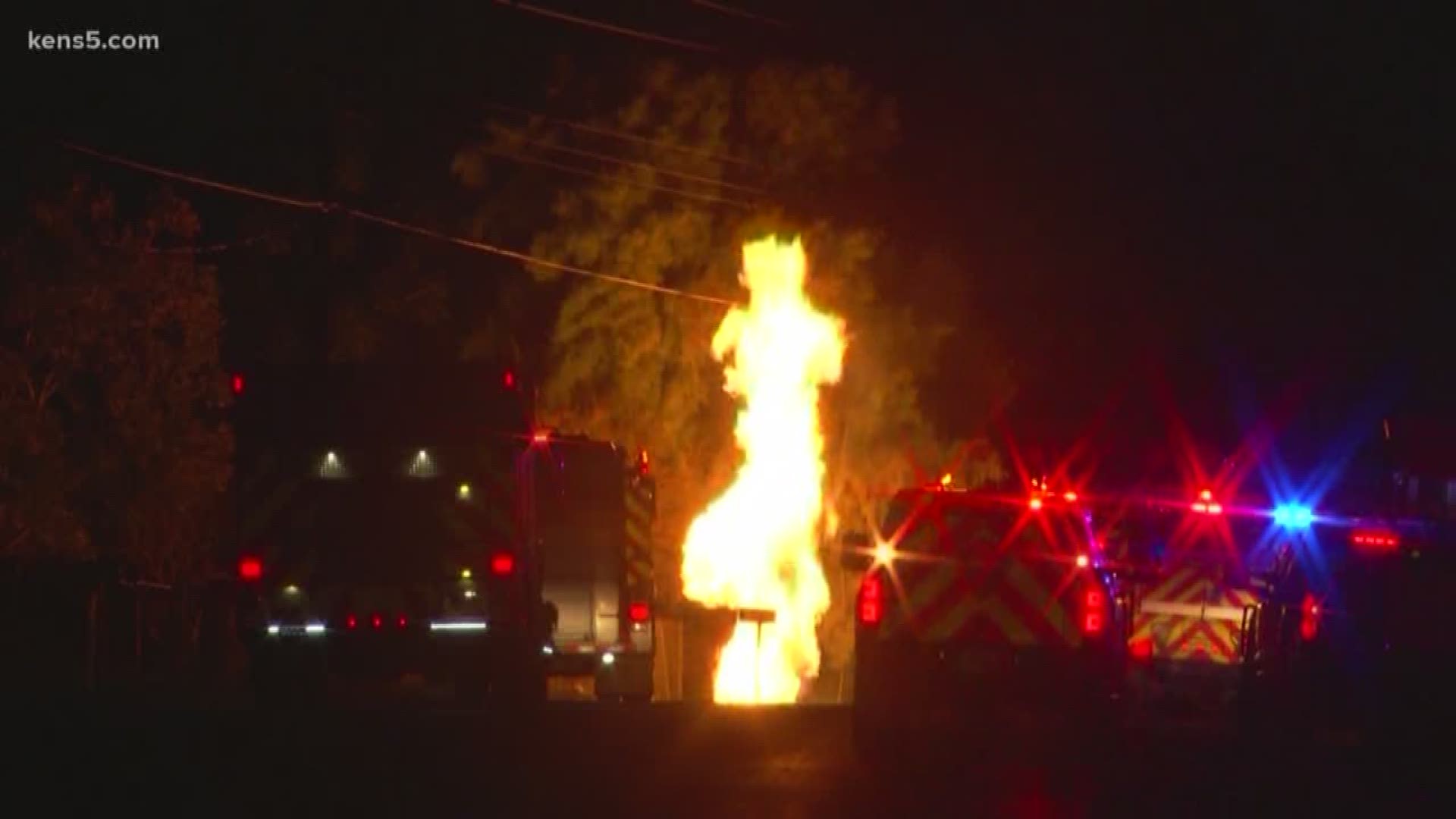 Gas line explosion forces families to evacuate on the far south side ...