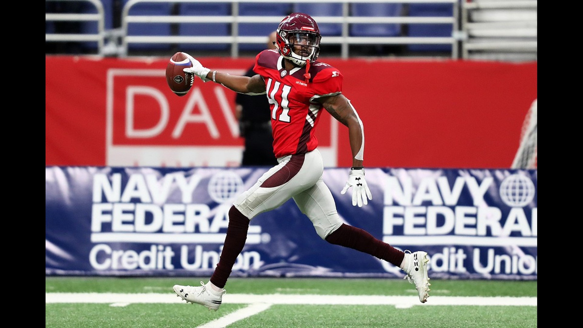 Led by backup QB, Commanders move to 5-2 with win over Stallions ...