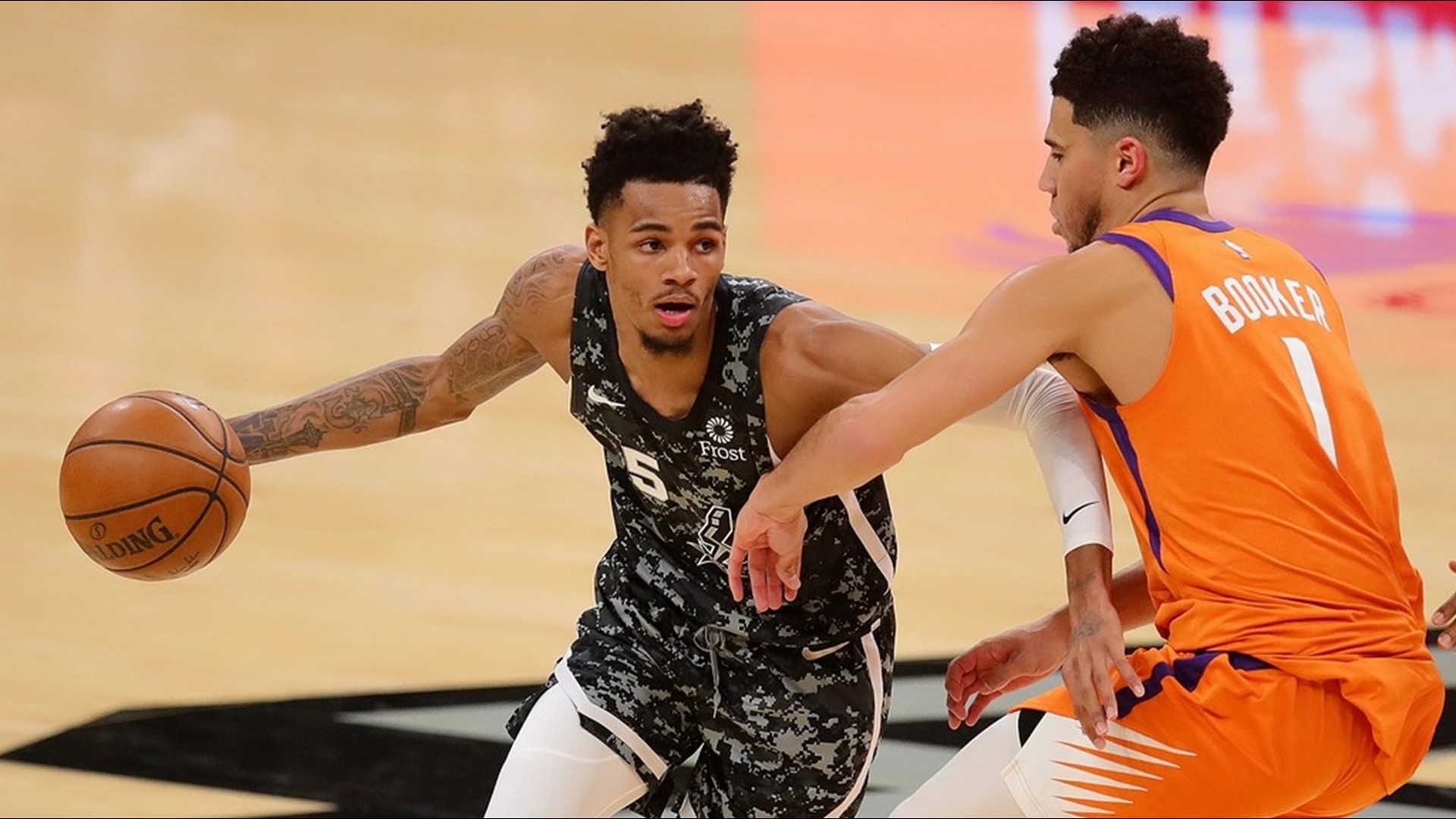 Hot-shooting Booker scores 35 as energized Suns put dent in Spurs ...