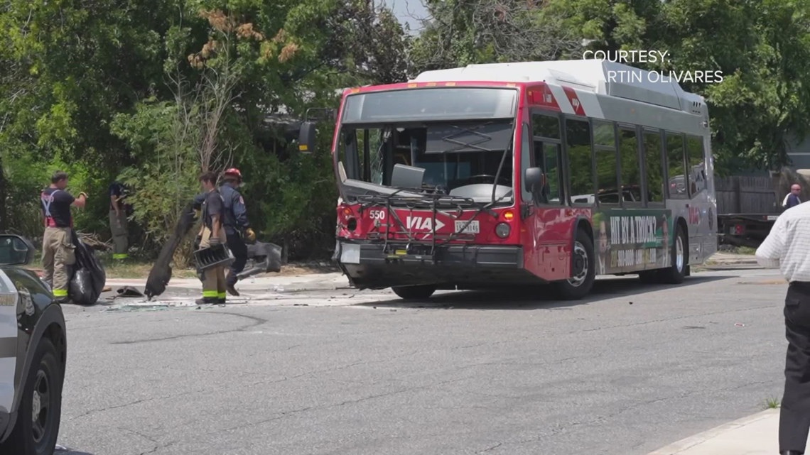 Vehicle crashes head-on into VIA bus carrying passengers | kens5.com