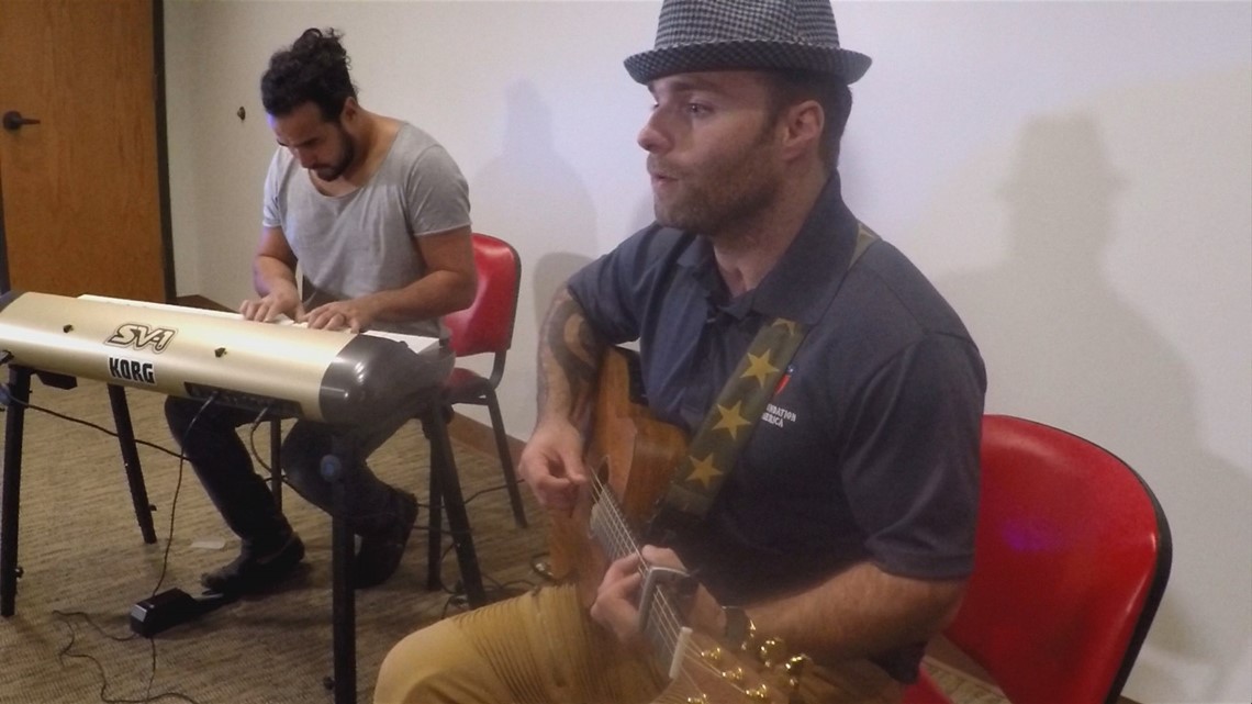 Double amputee veteran inspires through song | kens5.com