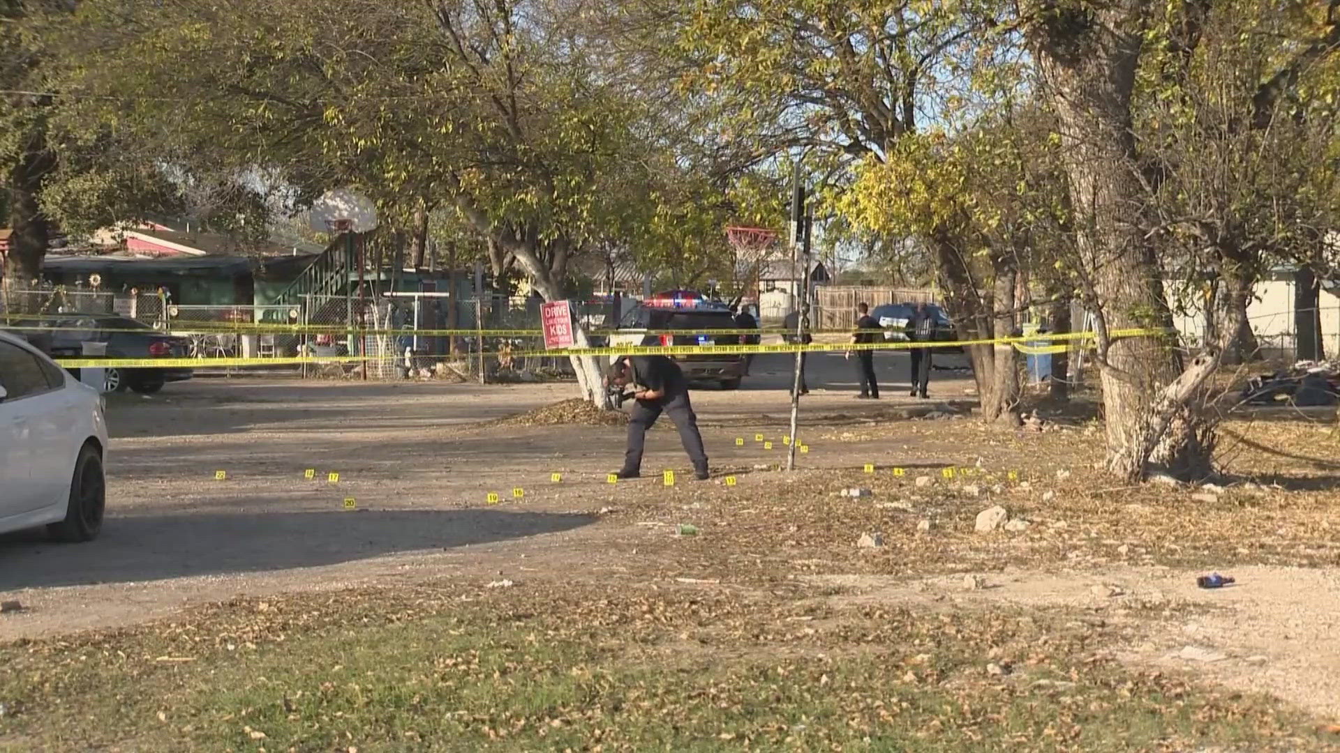 Man shot in chest west of downtown San Antonio, suspect at large ...