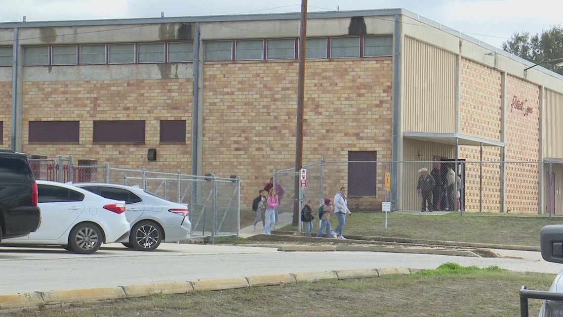 Poteet ISD sending students home | kens5.com